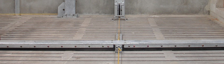 Manure scrapers: rope-driven | Spinder